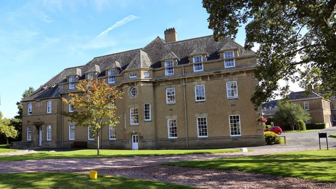 Merchiston Castle School (Мерчисон Касл Скул): стоимость обучения, как ...